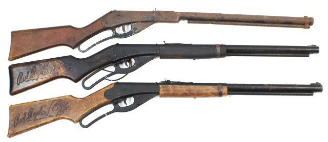 THREE VINTAGE DAISY AIR RIFLES : Lot 27936