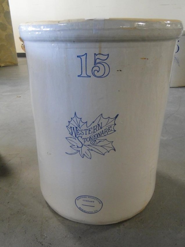 Western stoneware 15 gallon crock with blue maple leaf : Lot 1