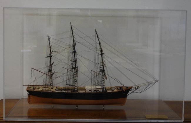 Flying Fish, Clipper Ship Cased Model : Lot 18