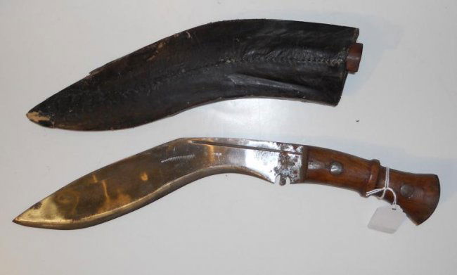 ANTIQUE EAST INDIAN KNIFE WITH SHEATH : Lot 331