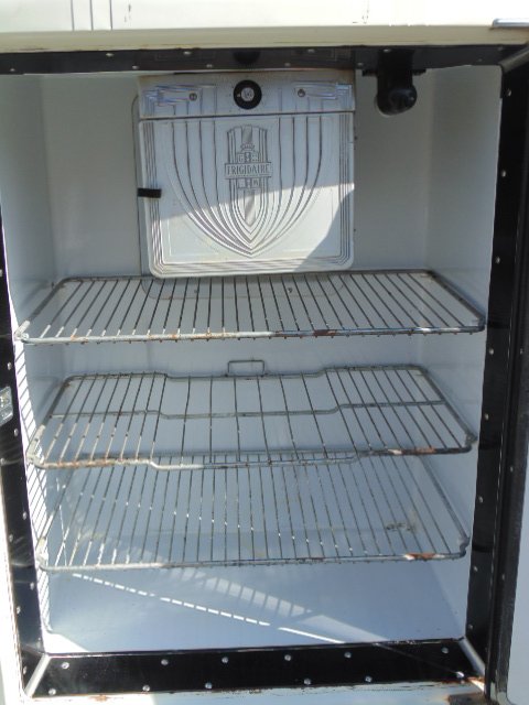 1939 Frigidaire refrigerator by General Motors : Lot 229