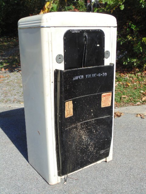 1939 Frigidaire refrigerator by General Motors : Lot 229