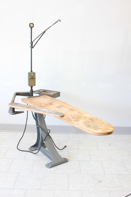 ANTIQUE INDUSTRIAL IRONING BOARD PRESS TABLE : Lot 344
