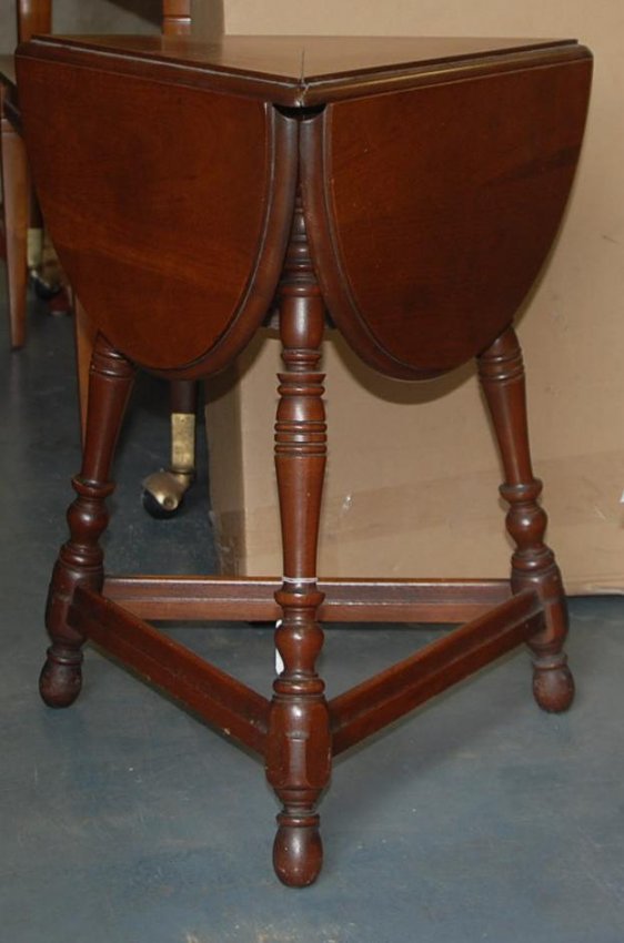 Vintage Triangle Side Table Drop Leaf : Lot 32D