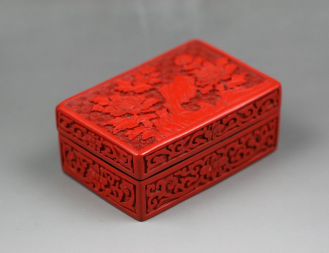 A Chinese Antique Cinnabar Red Lacquer Box : Lot 213