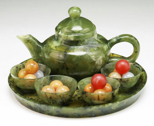A Chinese Serpentine Jade Tea Set & Fifteen (15) Beads : Lot 88