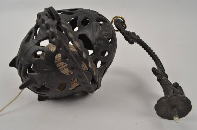 Antique cast iron string holder : Lot 9
