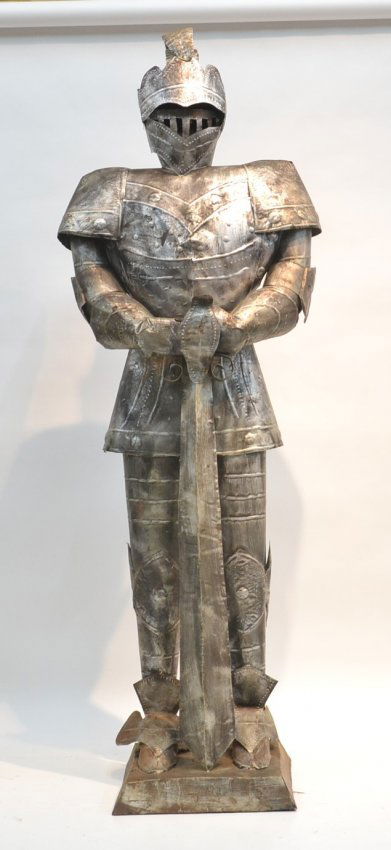 LARGE TIN KNIGHT IN SUIT OF ARMOR : Lot 219