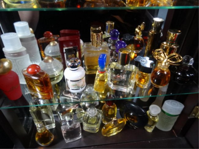 37 PC MINIATURE PERFUME COLLECTION IN DISPLAY CASE, : Lot 41A