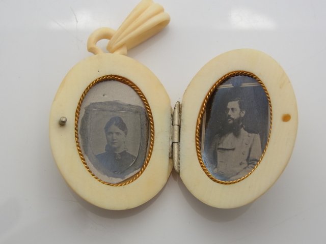Antique Carved Ivory Civil War Era Rose Pendant Locket : Lot 13