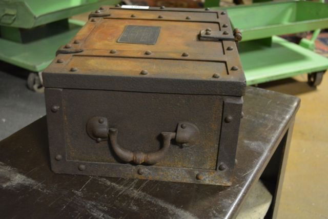 Wells Fargo Strong Box : Lot 561