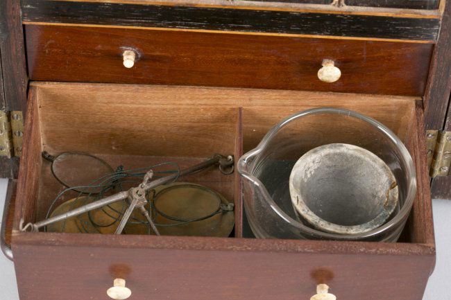 Traveling Apothecary Cabinet : Lot 72