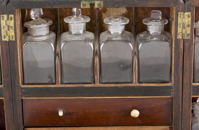 Traveling Apothecary Cabinet : Lot 72