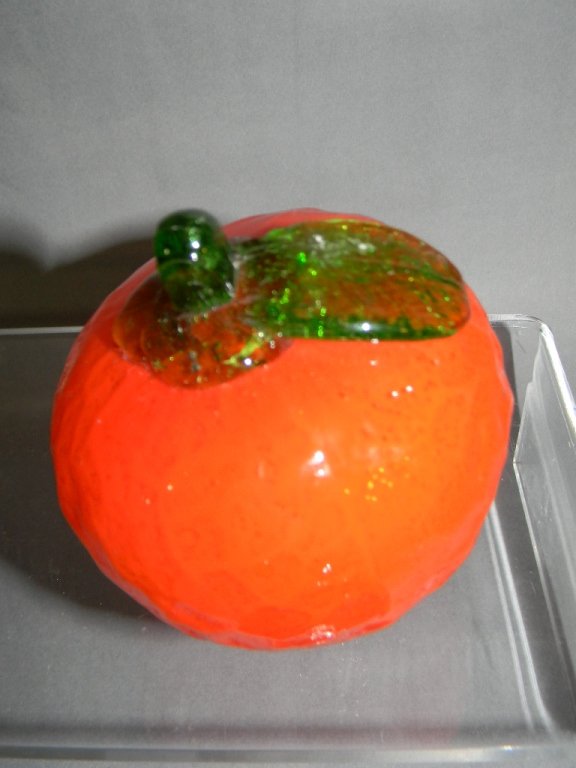 6 ITALIAN ART GLASS FRUITS AND VEGETABLES : Lot 141