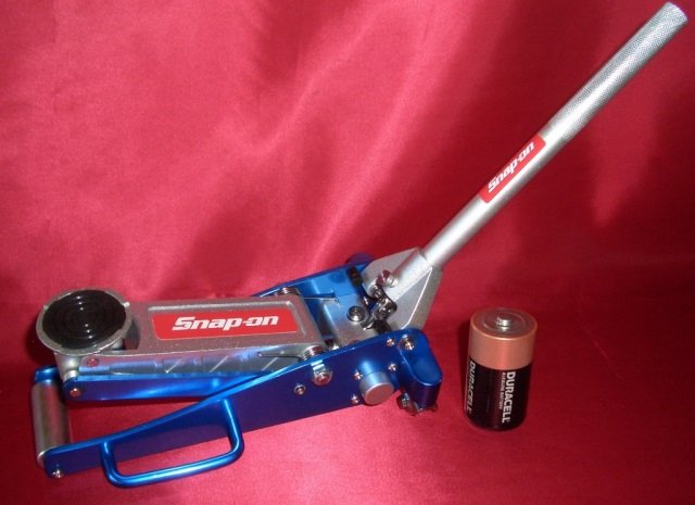 SNAP ON MINIATURE ALUMINUM RACING JACK WITH BOX #90767 : Lot 476