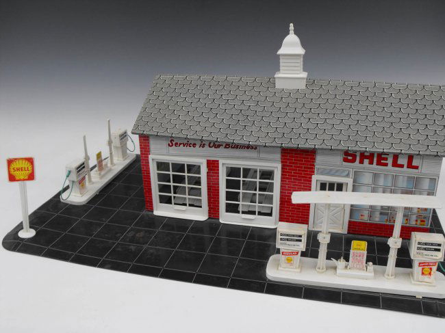 SHELL BRAND TIN TOY GAS STATION : Lot 117