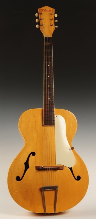 SEARS SILVERTONE N-3 ACOUSTIC GUITAR, WITH CASE : Lot 21