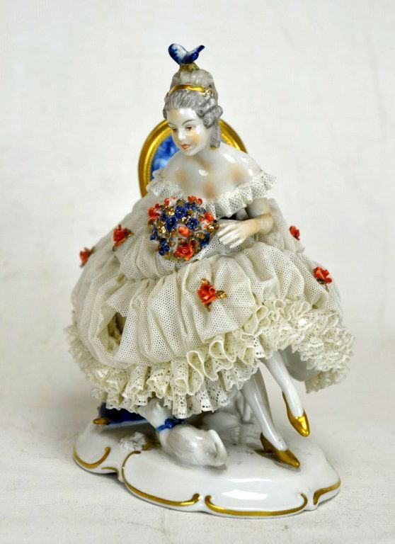 Unter Weiss Bach Porcelain Figurine : Lot 410