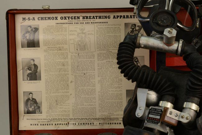 M.s.a. CHEMOX OXYGEN BREATHING APPARATUS, Bureau of Min : Lot 911