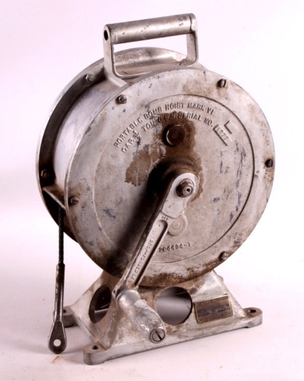 WWII 1942 U.S. Navy Portable Bomb Hoist This is a : Lot 296
