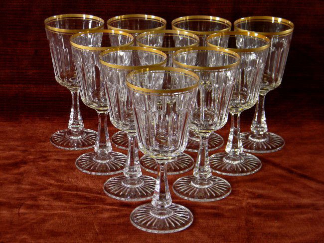 20 Gold Rimmed Crystal Glasses. 10 water goblets : Lot 162