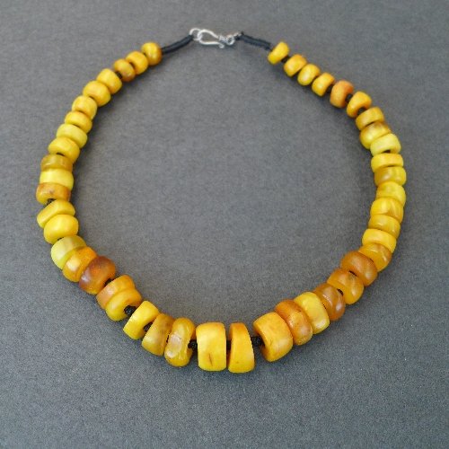 An old Tibetan amber necklace with irregular beads 62g