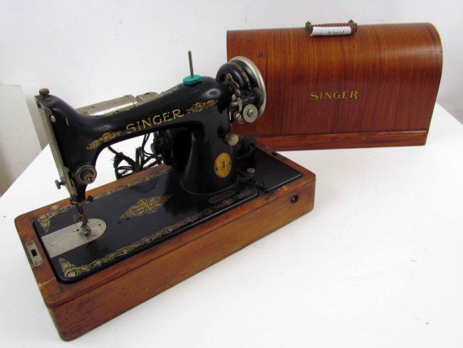 Vintage Portable Singer Sewing Machine # GO343937 : Lot 729