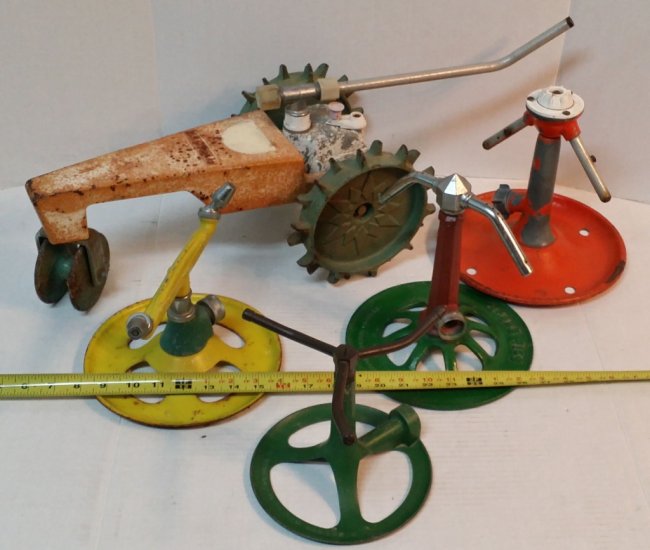 5 Vintage lawn sprinklers with "Cast Iron Crawler" : Lot 85