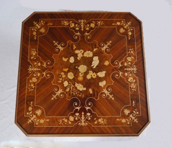 ITALIAN MARQUETRY INLAID GAME TABLE : Lot 172