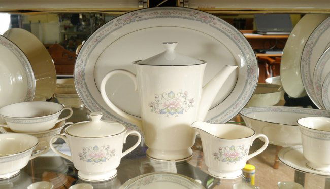 100 PC LENOX CHARLESTON CHINA : Lot 374