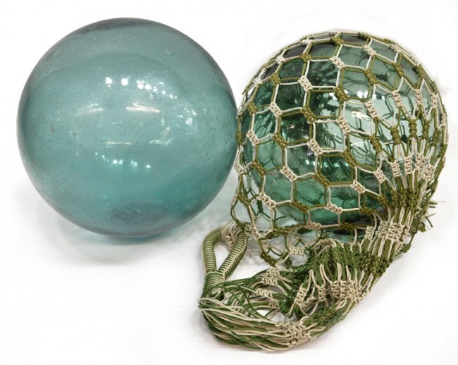 (3) LARGE HAND BLOWN GLASS FISHING FLOATS : Lot 57
