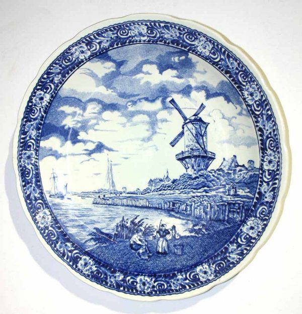 106: Dutch Porcelain Blue Delft Charger. 15.5"d : Lot 106