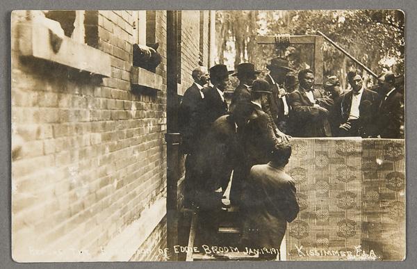 103: BLACK MEMORABILIA: LYNCHING POSTCARD : Lot 103