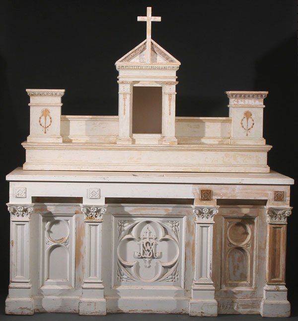 A FINE CARVED WOOD TWO PIECE CATHOLIC ALTAR : Lot 661