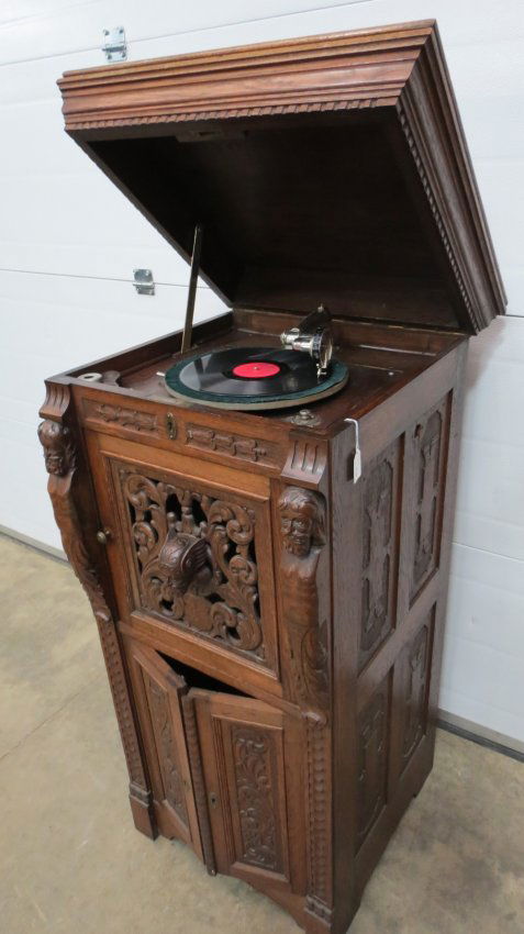 A carved oak Parlophon cabinet gramophone with a : Lot 885