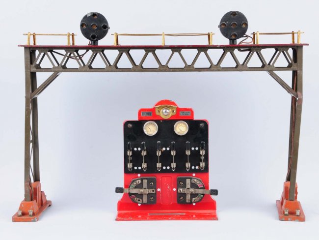 Lionel 440 Signal Bridge With 449 Control Panel. : Lot 371
