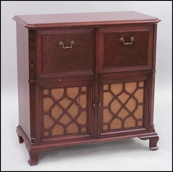 ZENITH CONSOLE RADIO/PHONOGRAPH. : Lot 1268011