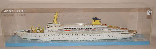 Ship Model, SS Oceanic Home Line, plexi case : Lot 161
