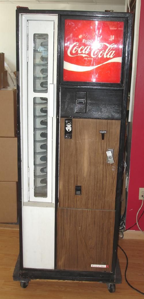 COKE COCA COLA CAVALIER VENDO VENDING MACHINE 96 1976 : Lot 113