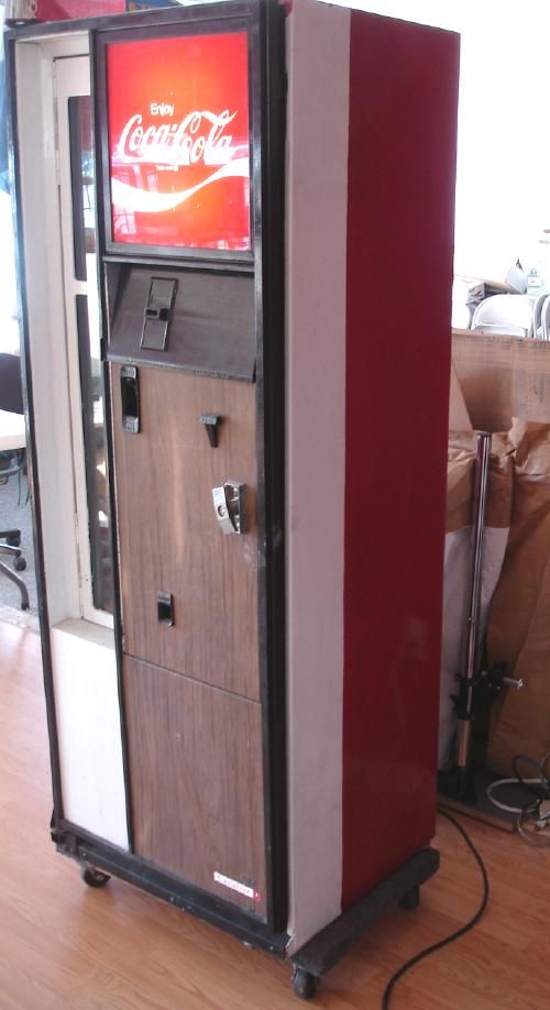 COKE COCA COLA CAVALIER VENDO VENDING MACHINE 96 1976 : Lot 113