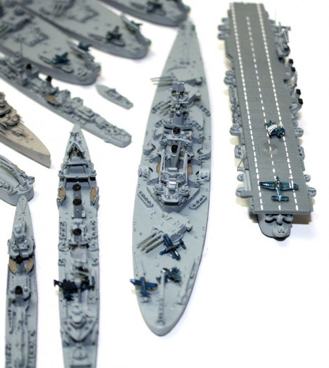 27 WWII US NAVY WATERLINE SHIP MODELS NEPTUN : Lot 5472