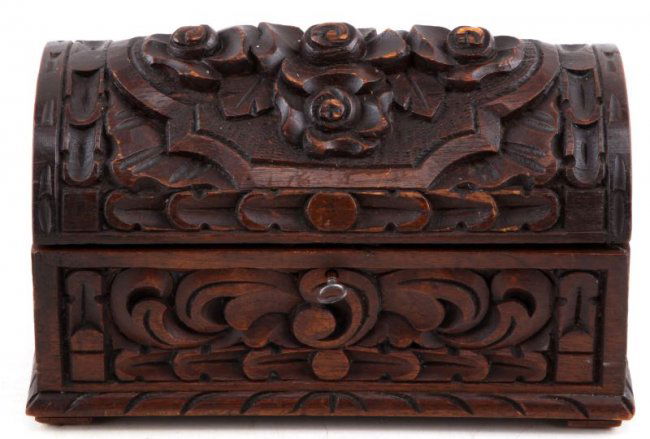 ANTIQUE BLACK FOREST CARVED WALNUT BOX W KEY : Lot 4538