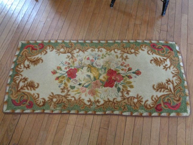 Victorian Floral Design Hooked Rug, Area Runner Rug : Lot 5