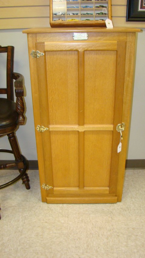 LIGHT OAK WHITE CLAD CABINET : Lot 50