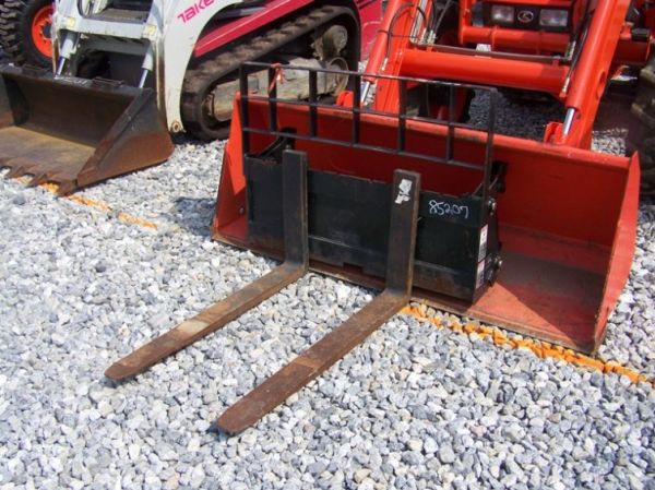 128A: Kubota 48" Quick Attach Pallet Forks for Tractor : Lot 128A