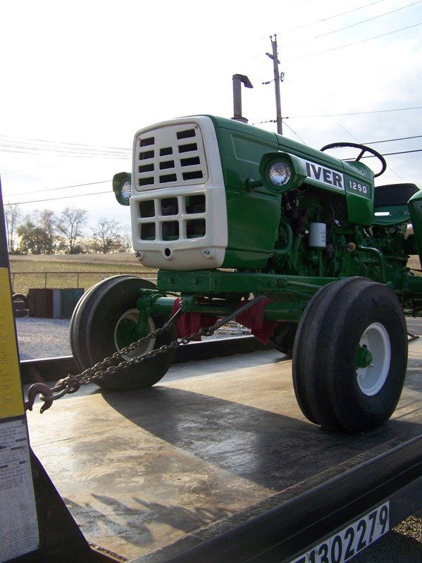 535: Oliver 1250 Tractor : Lot 535