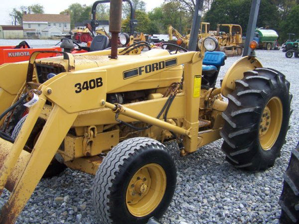133: Ford 340B Tractor with Loader, 68" Bucket : Lot 133