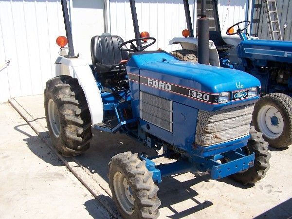 52: Ford 1320 4x4 Compact tractor