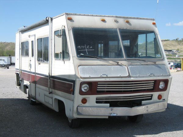 1748: 1977 Pace Arrow Motor Home w/ Generator : Lot 1748