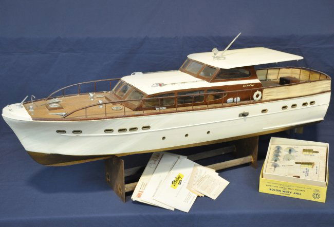 40 Inch Radio Controlled Cabin Cruiser : Lot 14